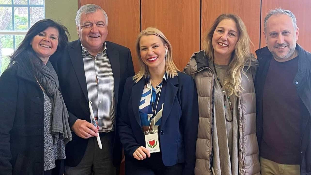 ΔΩΡΕΑ ΣΕ ΠΑΣΧΑΛΙΝΕΣ ΛΑΜΠΑΔΕΣ ΑΠΟ HOPEAHOLICS - Γηροκομείο Αθηνών