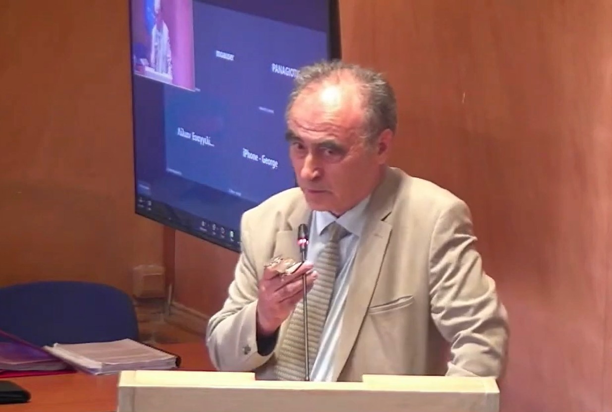 ΠΑΡΕΜΒΑΣΗ ΤΟΥ ΠΡΟΕΔΡΟΥ ΤΟΥ Δ.Σ. ΣΤΟ ΔΗΜΟΤΙΚΟ ΣΥΜΒΟΥΛΙΟ ΑΘΗΝΑΙΩΝ, ΥΠΕΡ ...